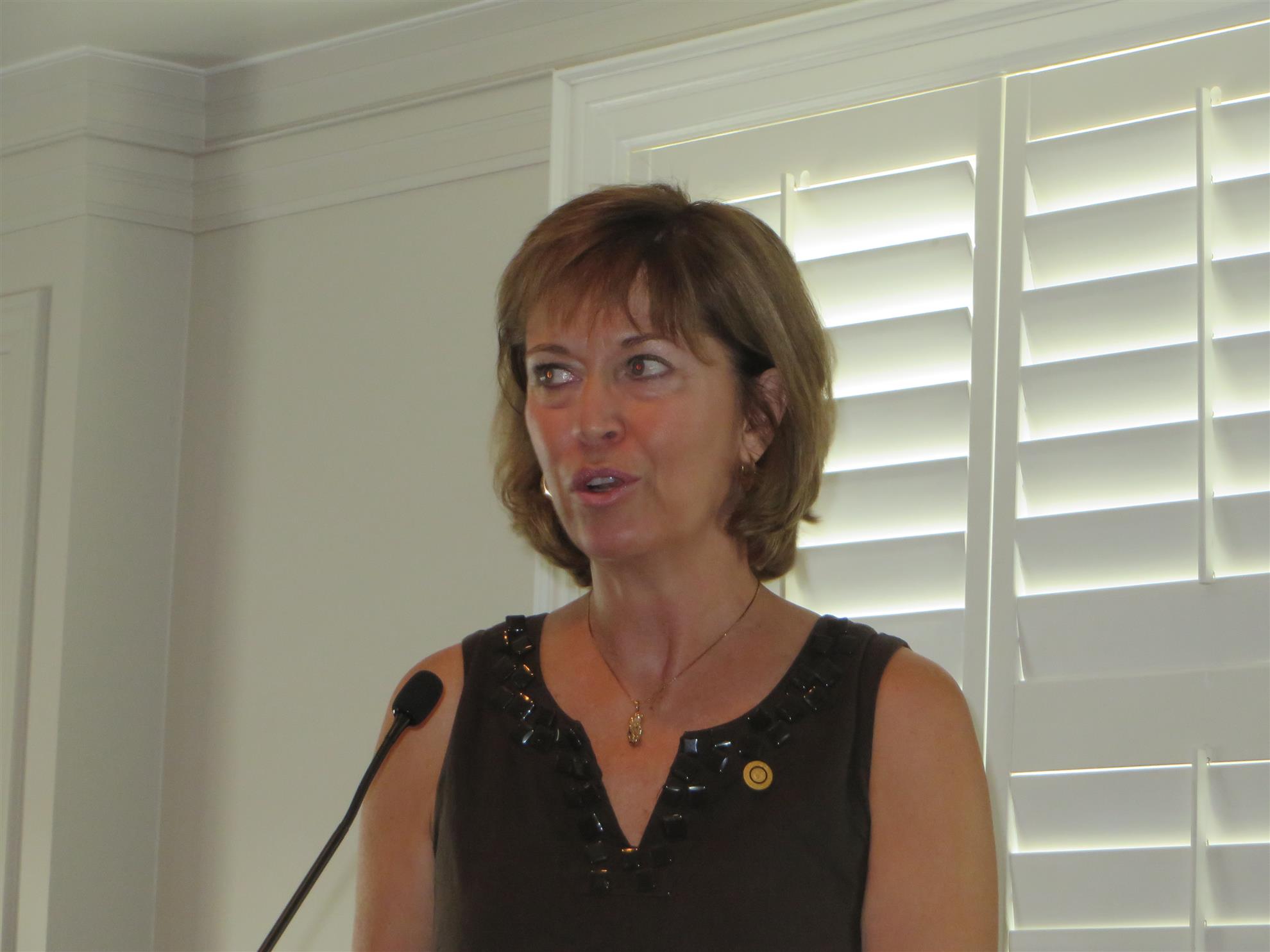 PAM DAMOFF SPEAKS AT LUNCHEON | Rotary Club of Oakville Trafalgar