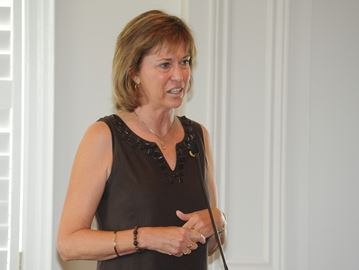PAM DAMOFF SPEAKS AT LUNCHEON | Rotary Club of Oakville Trafalgar