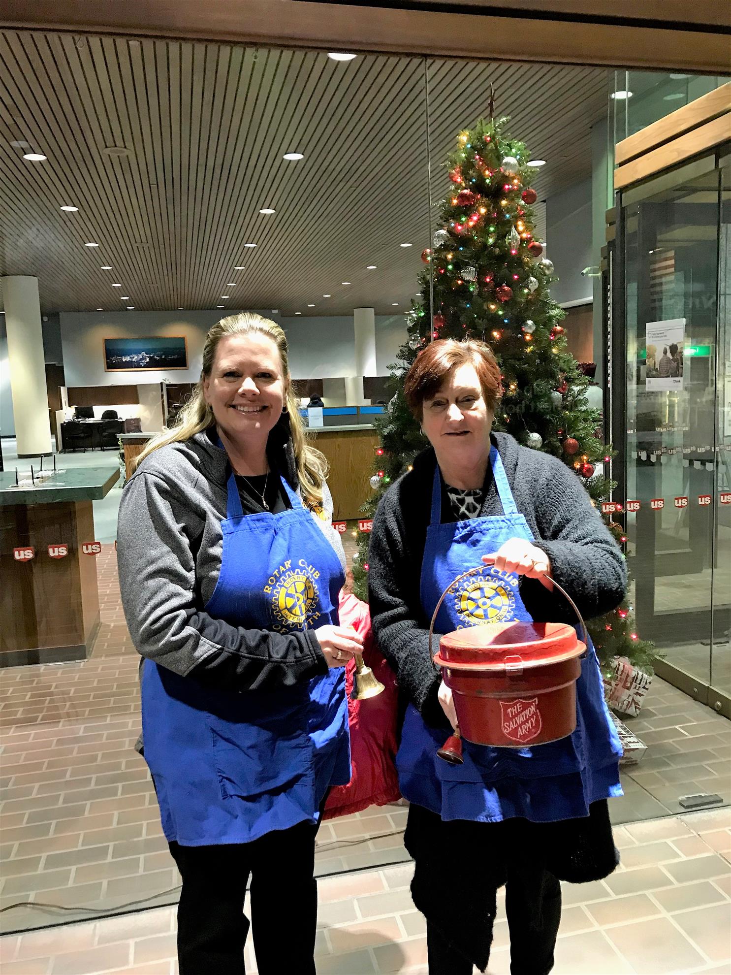Club 25 Making DifferenceBell Ringing for the Salvation Army | Rotary ...