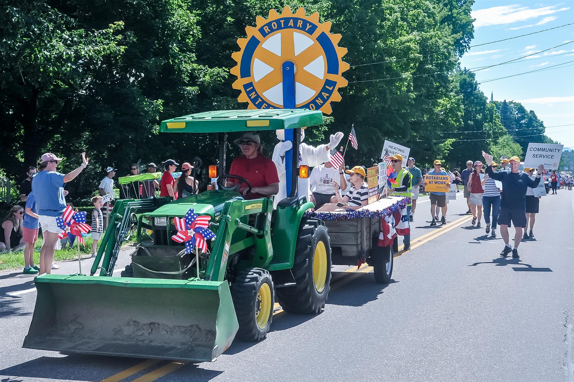 Loving a parade | Rotary Club of Williston-Richmond