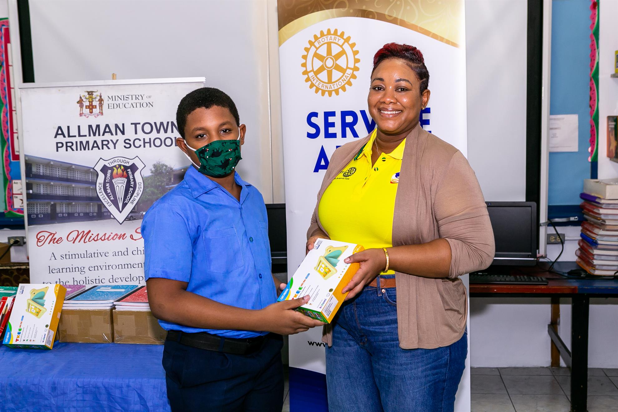 Rotary Club of St. Andrew donation to students of Alman Town ...
