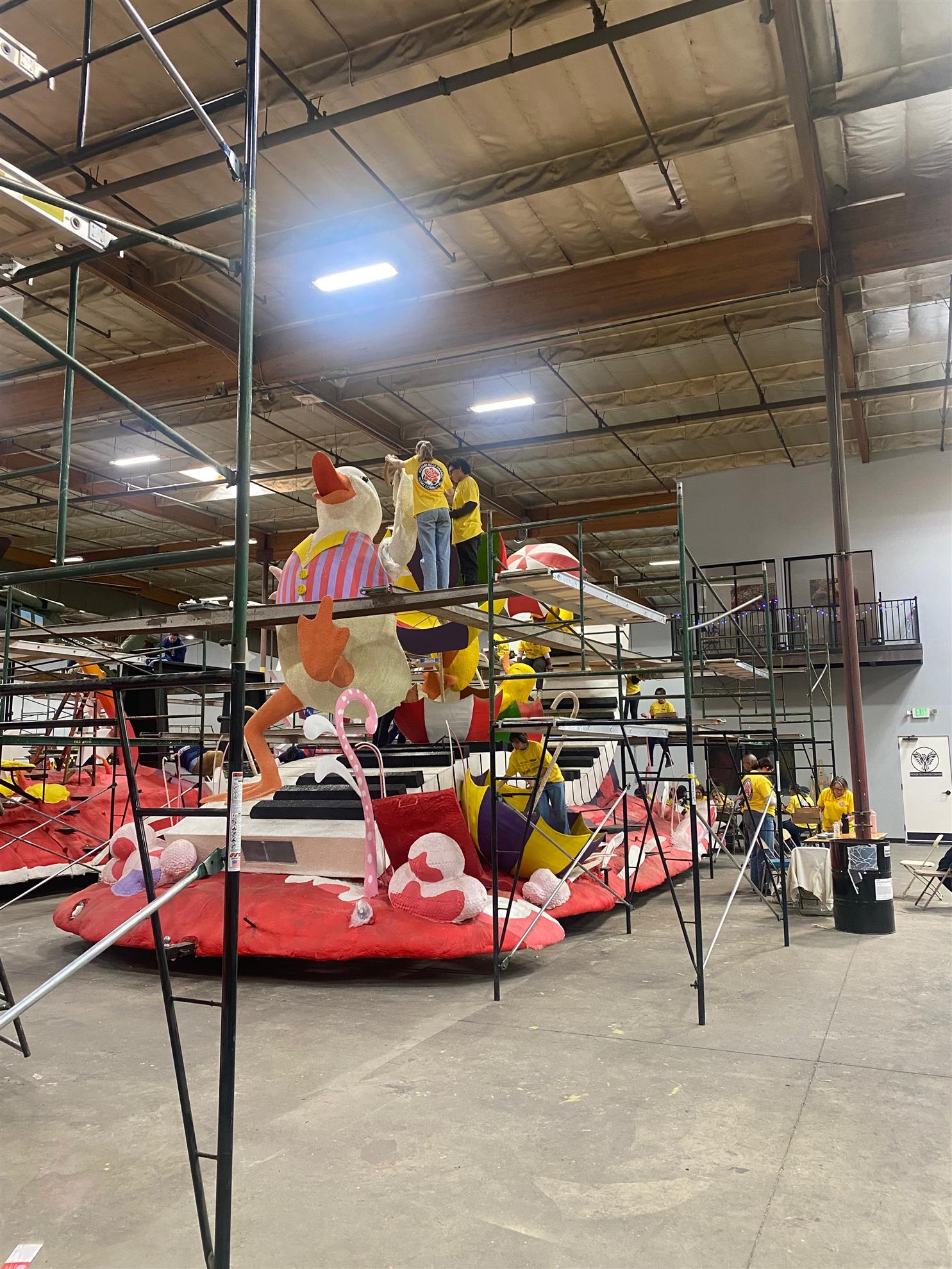 Interactors Decorate the Rotary Rose Parade Float | Rotary Club of ...