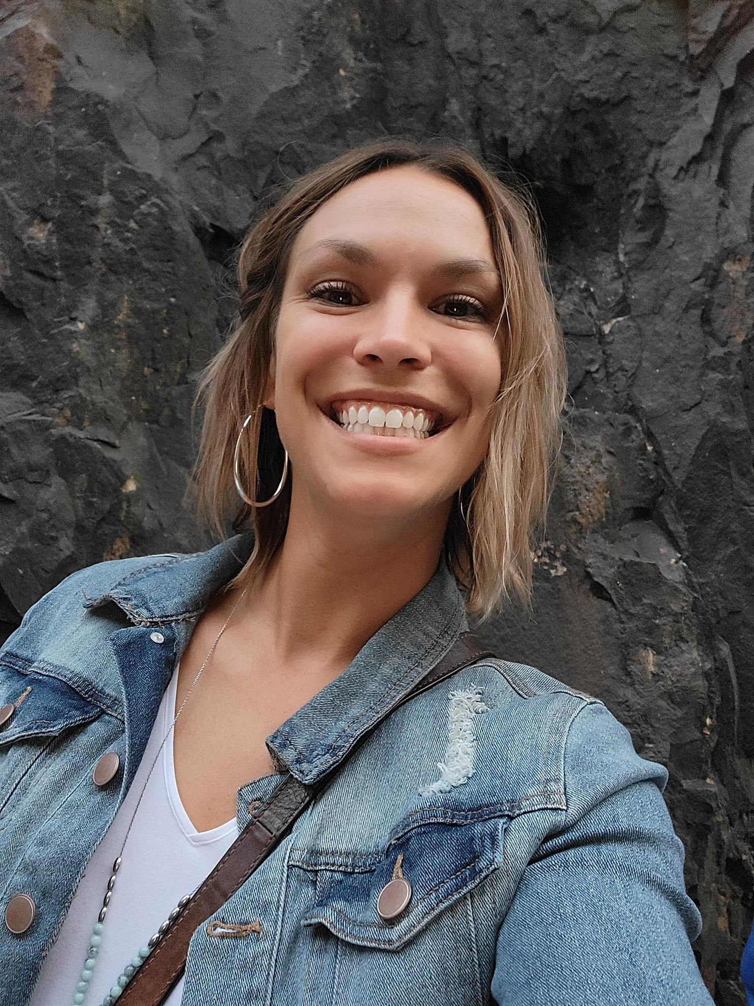 Holly Simpson's Instagram, Twitter & Facebook on IDCrawl