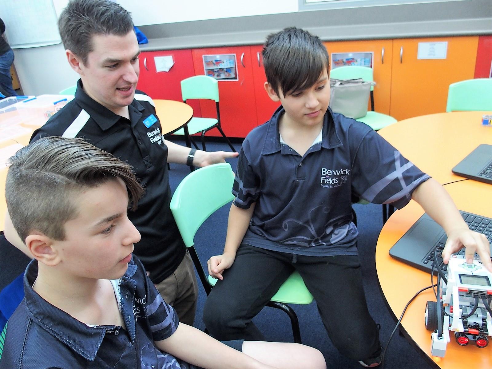 MEET ROBOTICS AT BERWICK FIELDS PRIMARY SCHOOL | Rotary Club of Berwick