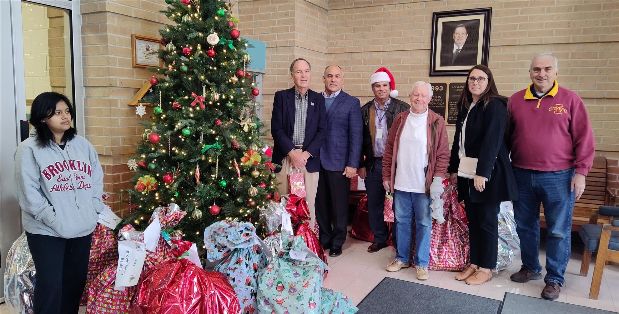 Christmas Arrives at Jerry D Allen Elementary | Rotary Club of San ...