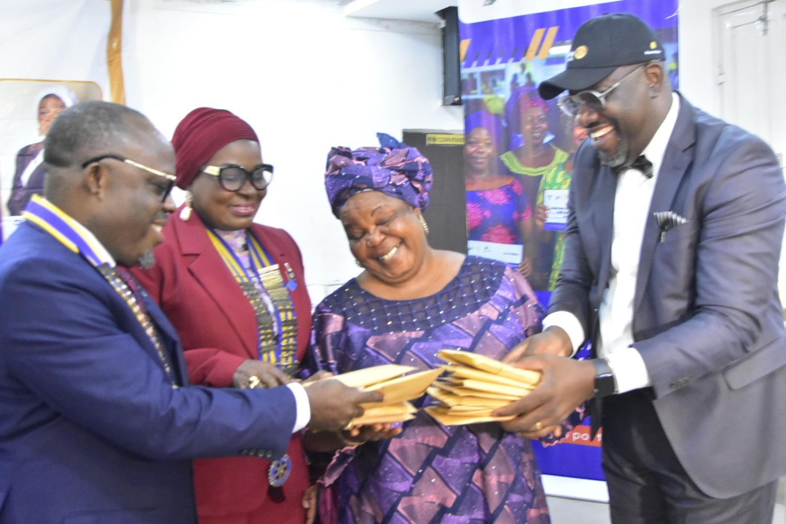 NAFOWA, Traders Benefit from Rotary Club of Ikeja's Empowerment ...