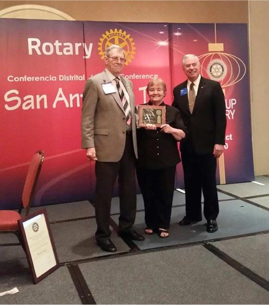 Mary Reynolds Wins "Service Above Self" Award | Rotary District 5870